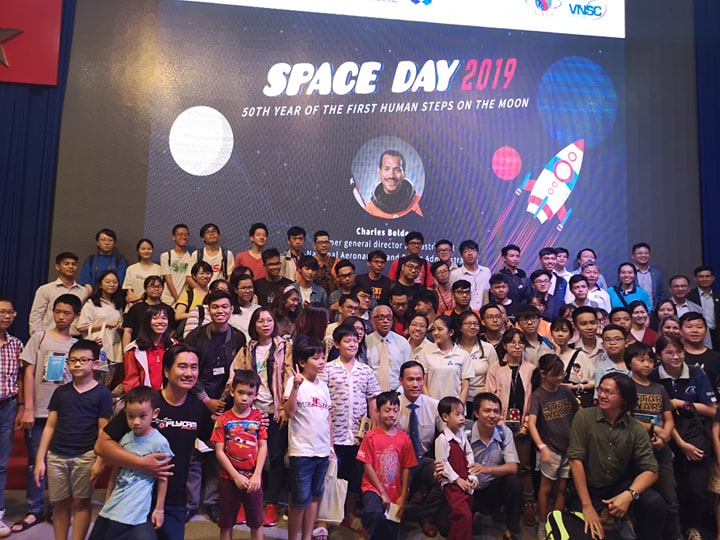Nguyên TGĐ NASA dự ngày hội vũ trụ Space day 2019 - BK-IMP ...